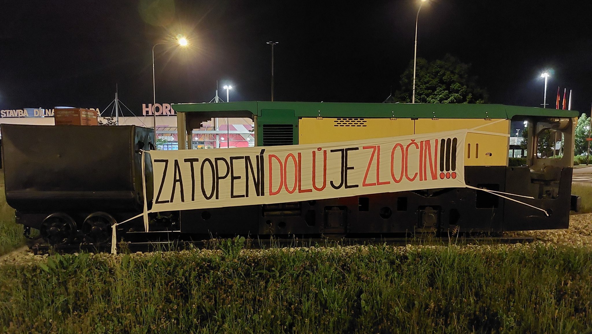 To su věci, Vašku, co? Žanťak za tvoje prachy rajzuje po světě a eště ...